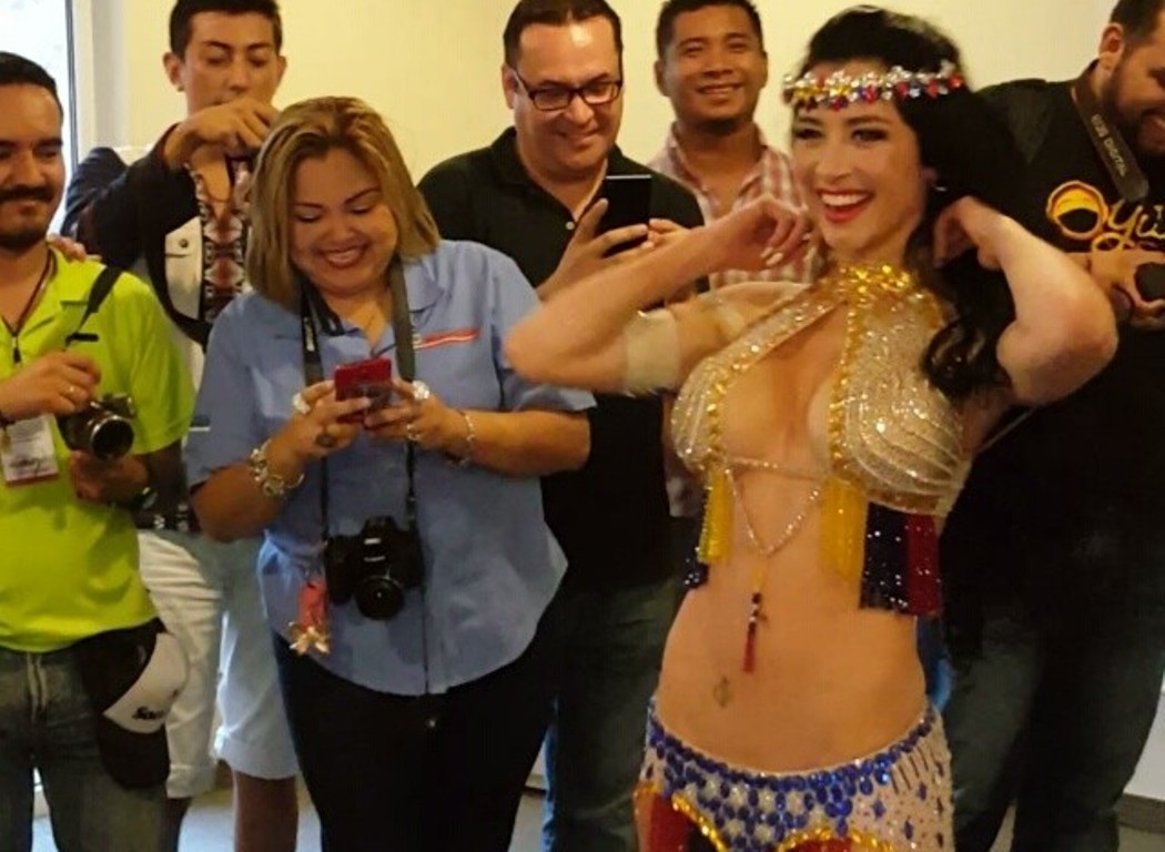 Diosa Canales Se Va De Gira A México Con Erótico Traje Tricolor Fotos Diario Versión Final