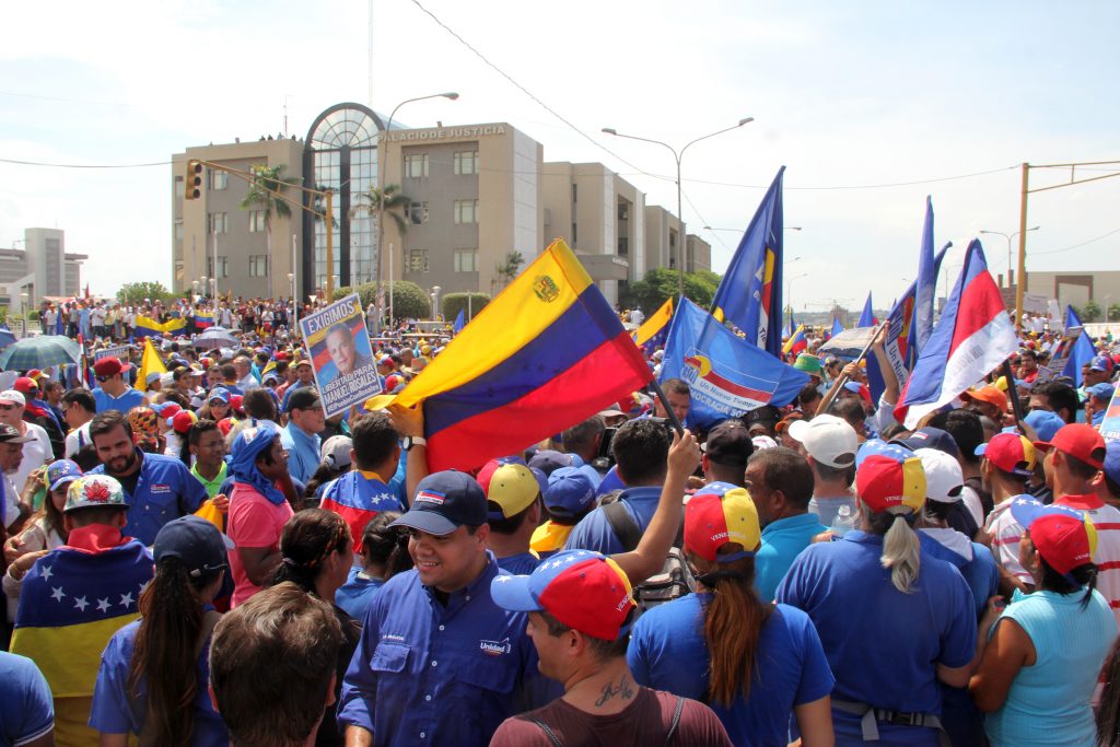 Marcha pacífica se tiñe de violencia en Maracaibo - Diario Versión Final