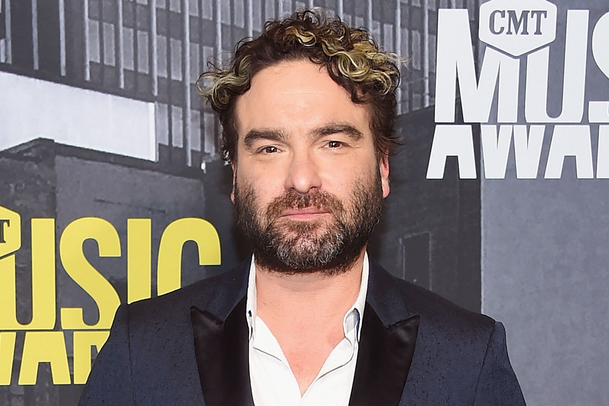¿Qué? Se incendia mansión de Johnny Galecki [+Fotos] - Diario Versión Final