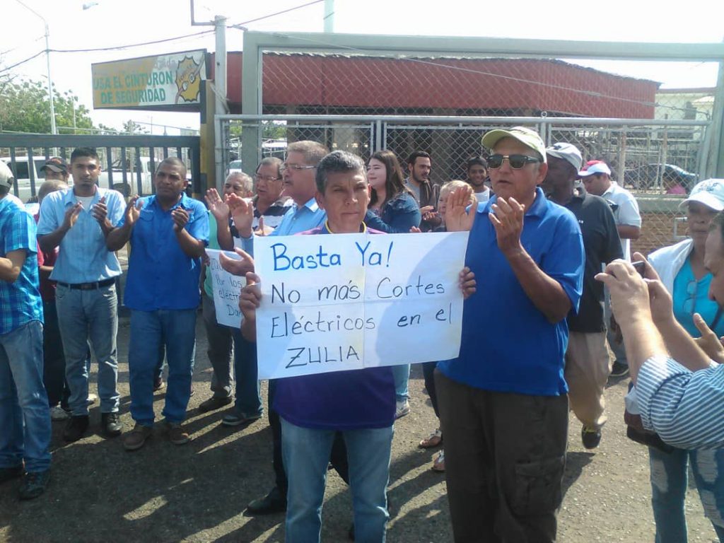 Zulianos protestan en Corpoelec por los apagones [+Foto] - Diario ...