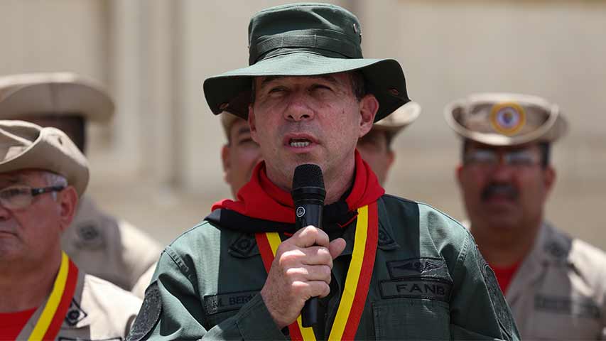 Bernal Martínez asumió la comandancia de la Milicia - Diario Versión Final