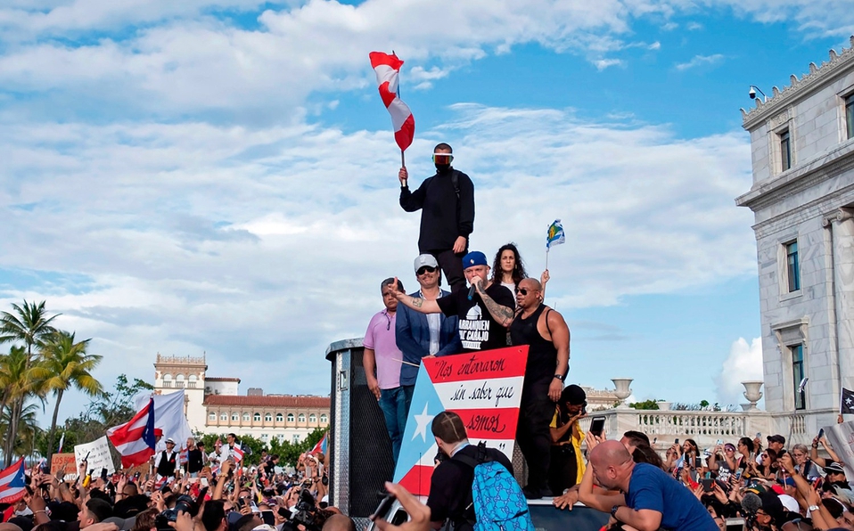 Bad Bunny pausa su carrera para apoyar protestas en Puerto Rico ...