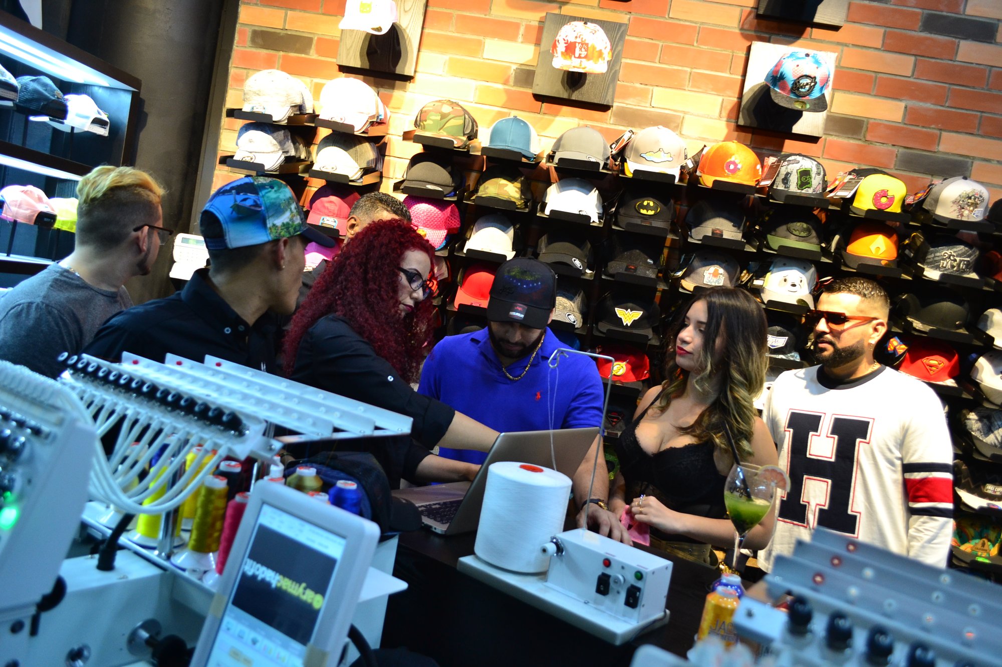 Jagi Caps, el universo de la gorra abre sus puertas en el Sambil ...