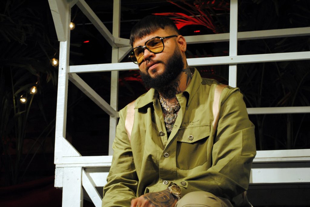 Farruko estrena nuevo álbum reuniendo su esencia urbana y su religión ...