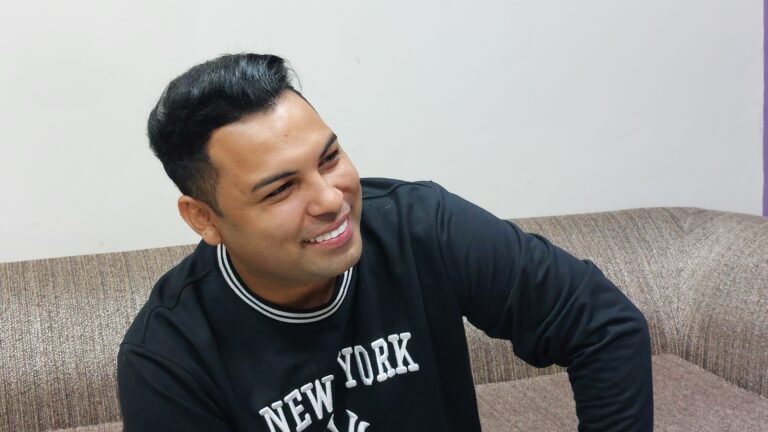 "Me vuelvo a tragar", nuevo sencillo de Andrick Barrios que le canta al ...