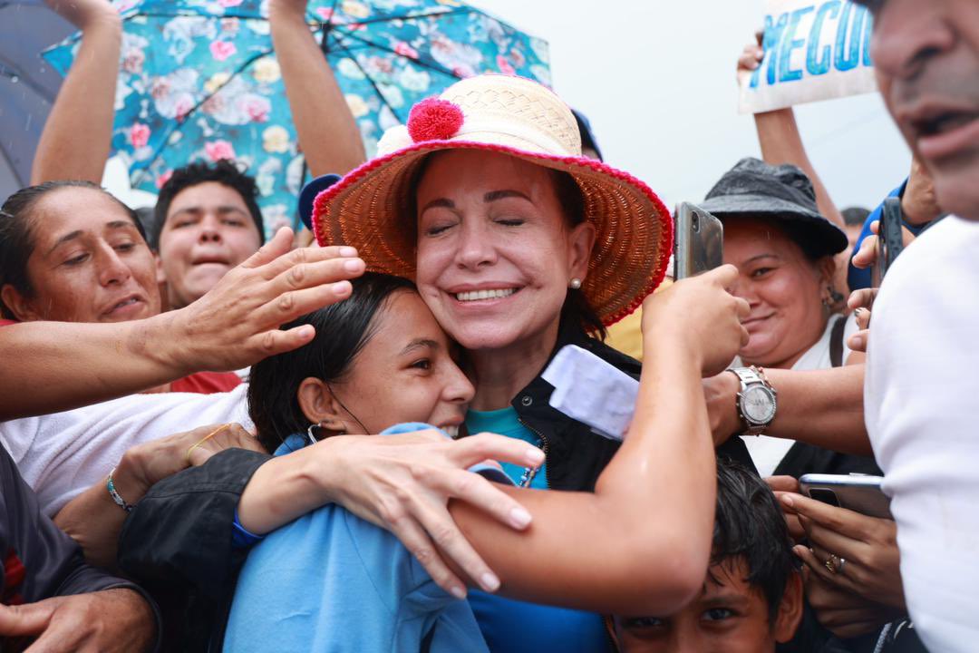 María Corina ya está en el Zulia: Mecocal es su primera parada - Diario ...