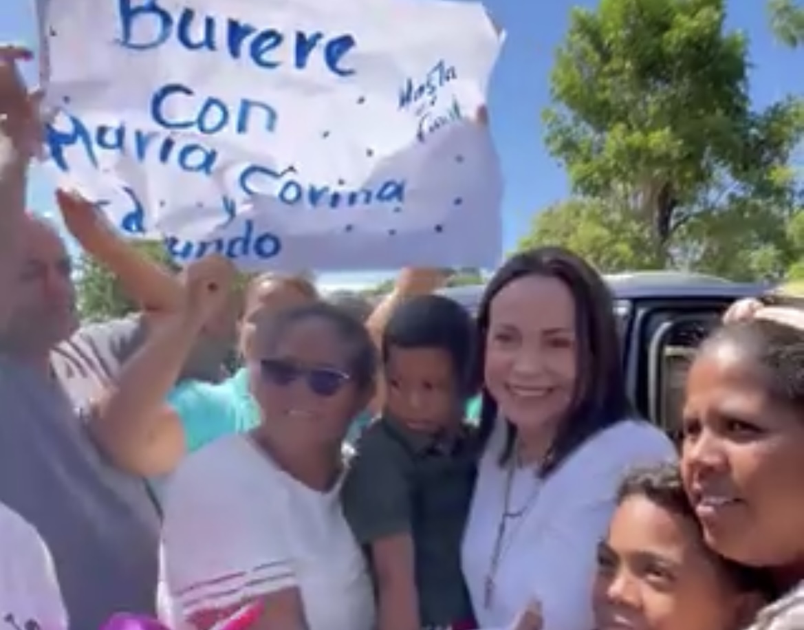 “Mis maracuchos adorados, ya voy en camino”: María Corina transita por ...