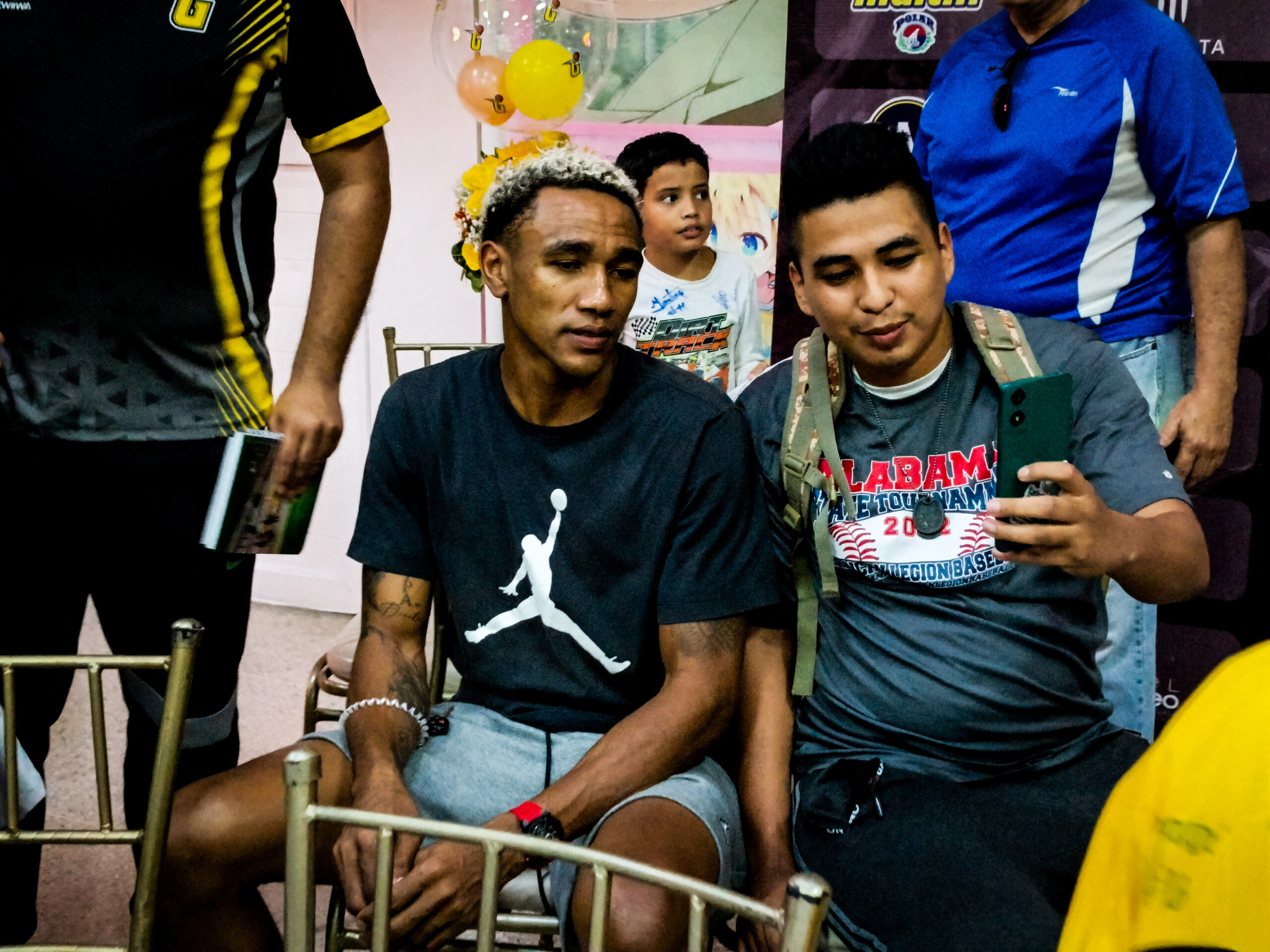 Jugadores de Gaiteros del Zulia compartieron con sus fanáticos en busca ...