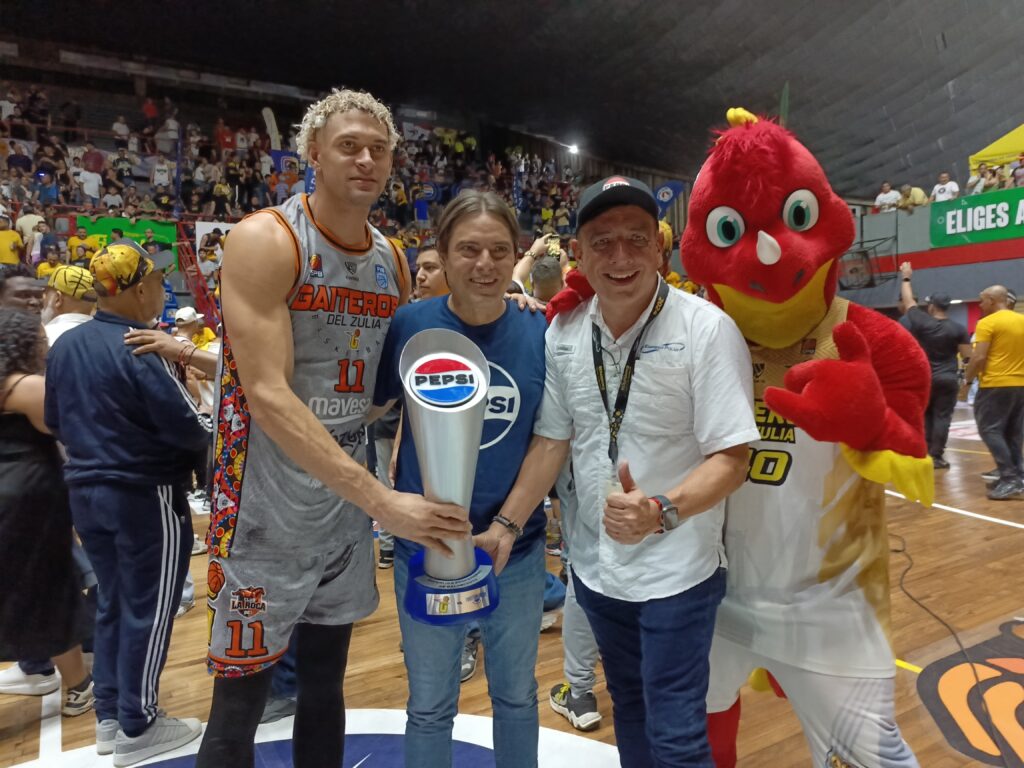 Gaiteros logra triunfo épico 83-77 ante Trotamundos y toma ventaja en ...