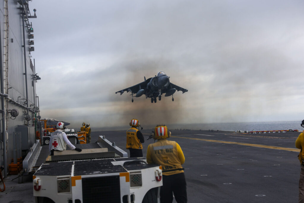 Primeras imágenes del USS Iwo Jima muestran despliegue militar de EE ...