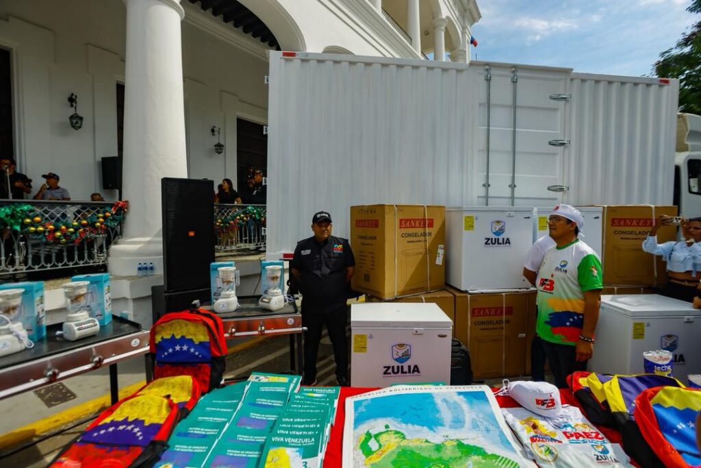 Gobernador Caldera entrega ocho camiones para la consolidación del ...