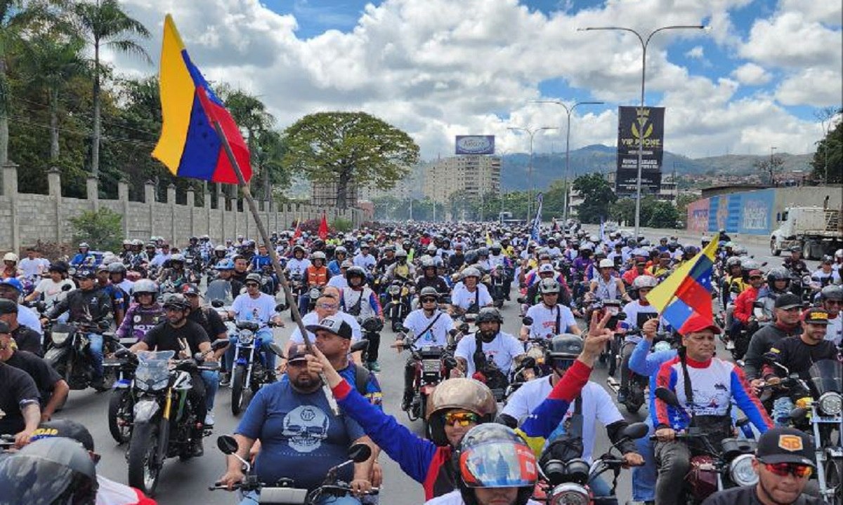 Sector transporte toma Caracas y pide libertad para Cilia y Maduro ...
