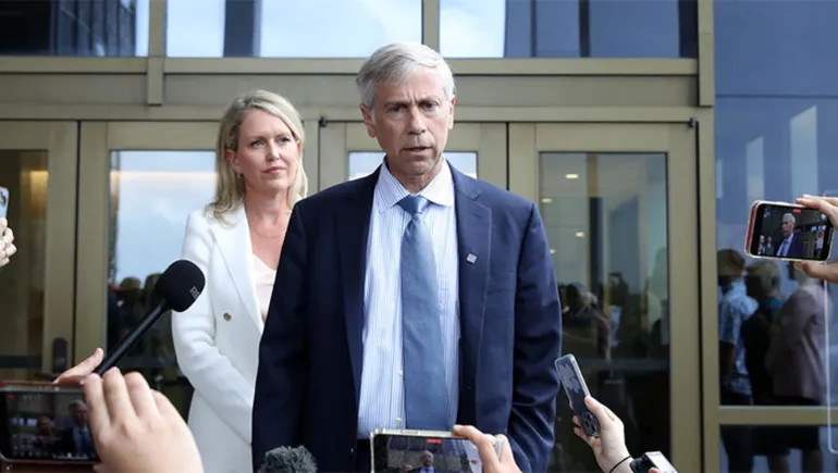 Barry Pollack llega a la Corte de Nueva York para la segunda audiencia ...