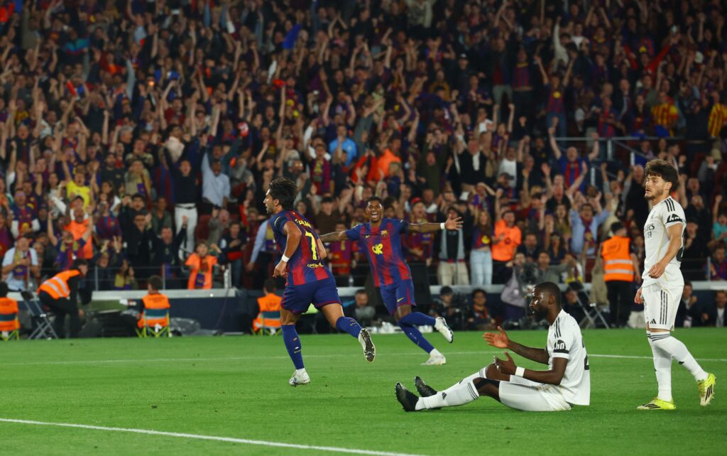 Barcelona noquea 2-0 al Madrid y celebra el título de liga en Camp Nou ...