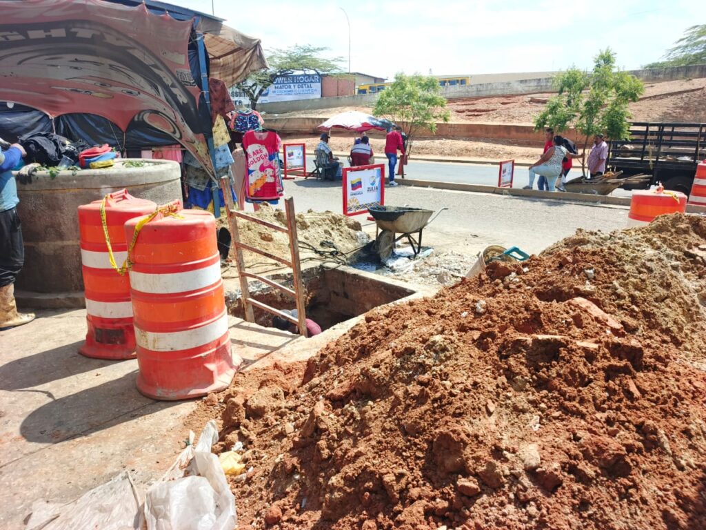 Ejecutan plan de limpieza y mantenimiento de drenajes en el Mercado Las ...