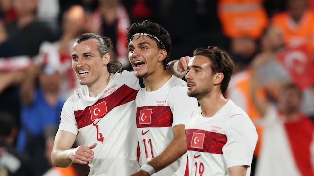 Turquía afina su artillería y golea 4-0 a Macedonia del Norte - Diario ...
